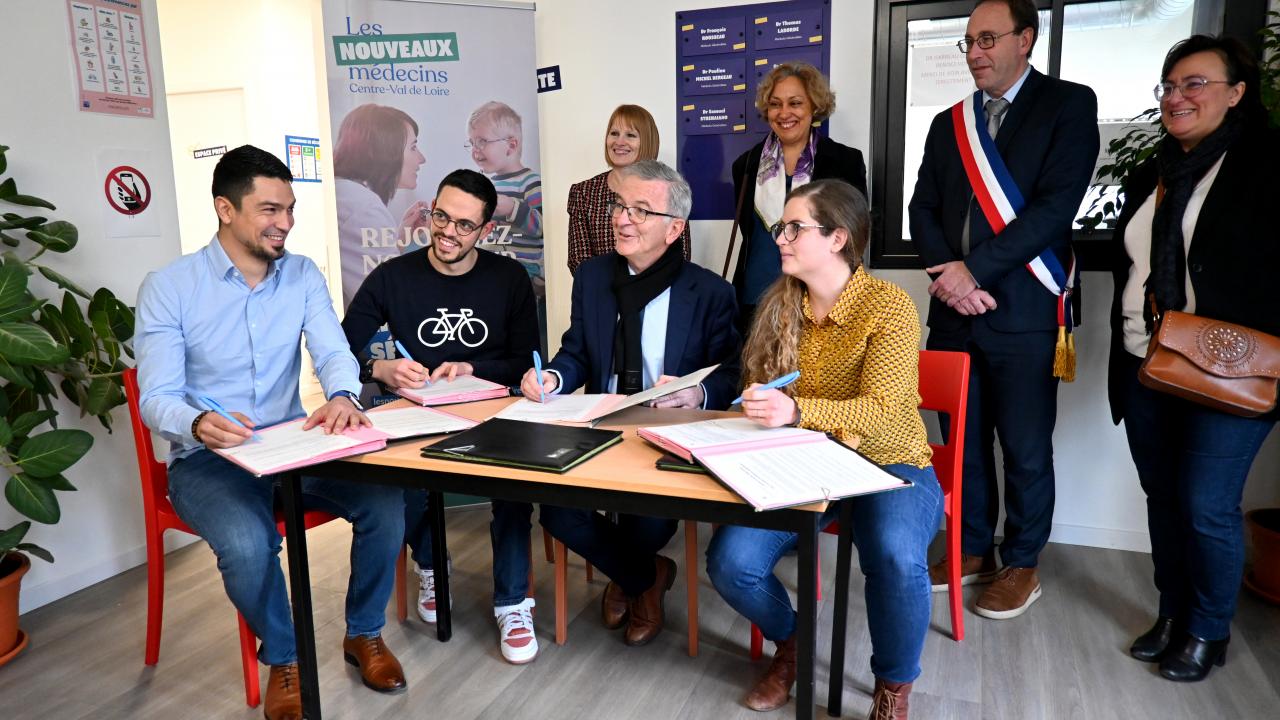 Centre régional de santé de la Rabaterie : signature des contrats de ...