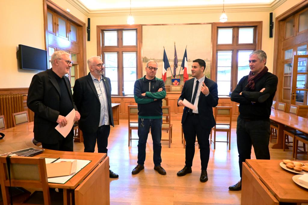 Restauration municipale : signature de la charte qualité Agores ...